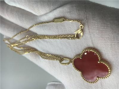 Cina Collana dell'oro di LongVan Cleef Arpels 18K con forma rossa del fiore nessun diamante in vendita