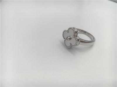 Cina Oro bianco d'annata dell'anello di oro di Alhambra 18K con il diamante/madreperla bianca in vendita