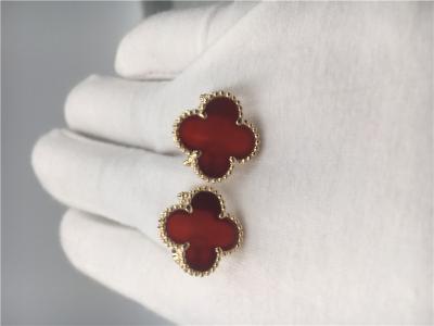Cina Oro giallo d'annata degli orecchini 18k di Van Cleef Arpels Alhambra con la cornalina in vendita