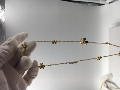 Cina collana con i diamanti rotondi, una collana dell'oro giallo 18k di 9 Flowers Van Cleef Frivole in vendita