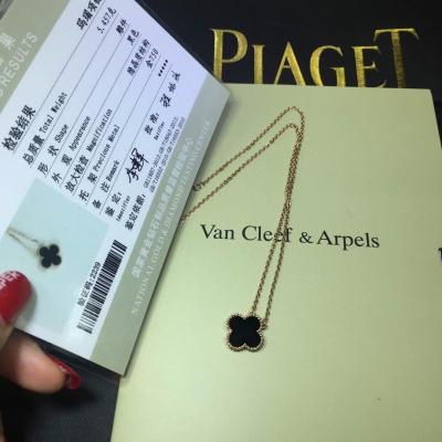Cina Madreperla dolce dell'oro giallo del pendente di Alhambra dei gioielli di lusso dell'oro di Van Cleef Arpels in vendita