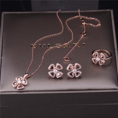 Κίνα Το υψηλό κόσμημα 18K πολυτέλειας περιδεραίων της Ιταλίας Fiorever αυξήθηκε χρυσό σύνολο κρεμαστών κοσμημάτων προς πώληση