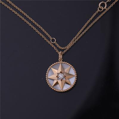 Cina Rose Des Vents Medallion Necklace in oro giallo 18k con Diamond Mother Pearl in vendita