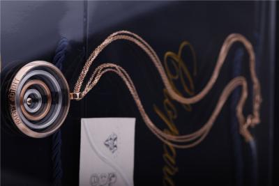 Cina Pendente lungo 795014-9001 di Rose And White Gold Diamond dei gioielli di Chopard della collana di spirito felice in vendita