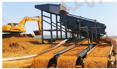 China Simple Operation Gold Mining Vibrating Screen With Corrosion Resistant Steel Frame for sale