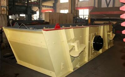 China 2 Layer Vibrating Screening Equipment 800 T/H Throughput For Industrial Material Separation for sale