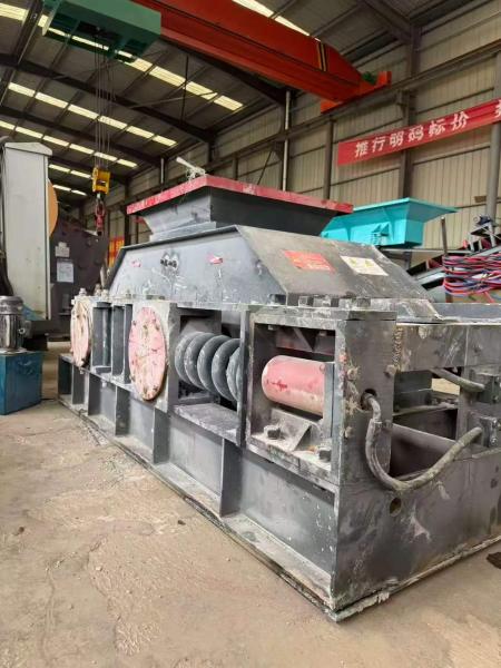Quality 40-70 TPH Mining Crusher Machine Hydraulic Double Roll Crusher High Crushing for sale
