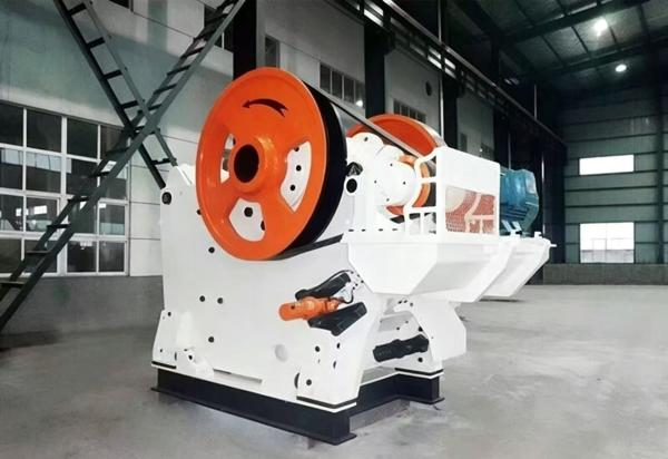 Quality High Capacity Reinforced Frame Single Toggle Jaw Crusher For Hard Rock Crushing for sale