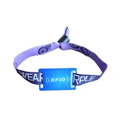 中国 調整可能なカスタム NFC 腕帯 織物 RFID スマート 腕帯 イベント用 販売のため