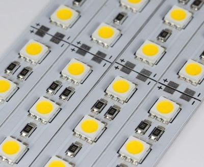 Cina Gli alto 12 volt di Istruzione Autodidattica hanno condotto il PWB SMD 2835 delle luci 12mm della corda 3528 5050 5630 Antivari rigido duro in vendita