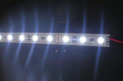 Cina Le lampade fluorescenti di RGB DC12V LED raffreddano la barra luminosa bianca e flessibile della metropolitana di DMX LED in vendita