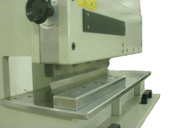 Quality Protecting PCB board, PCB singulation machine with 2 linear blades CWVC-3 for sale