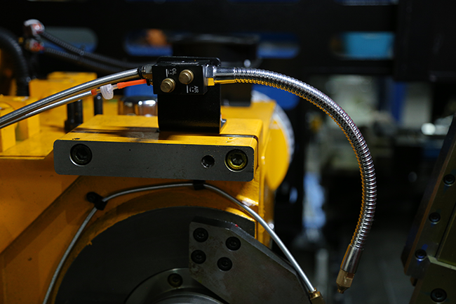 JSSCD-120NC/X CNC High Speed Circular Saw Machine operation view