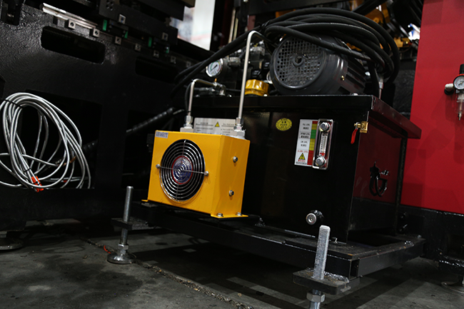 JSSCD-180NC/P CNC High Speed Circular Saw Machine cutting operation