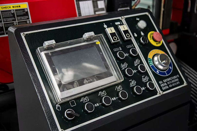 JSSCD-H-360B Band Saw Machine operation view