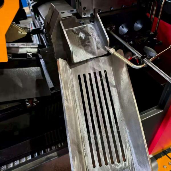 Quality Metal Cutting CNC Circular Saw Machine 1950MM Automation Circular Saw For Metal for sale