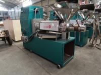 China Sunflower Oil Processing Automatic Oil Press Machine 220kg High Performance for sale