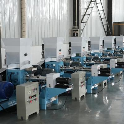 China pequeña pelotilla de la comida de pescados 500kg/H que hace la máquina 2.2kw que corta poder en venta