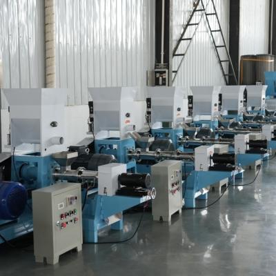 A máquina da pelota da alimentação dos peixes da grande escala mói o poder 0.4kw de alimentação de 3 a de 12mm