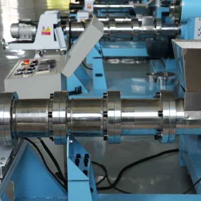 중국 60 내지 700kg/ Ｈ를 펠렛으로 만드는 1.5*1.1*0.8m 작은 떠있는 생선류 급광기 판매용