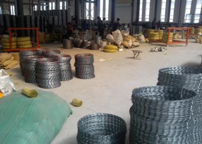 China BTO 65 Prikkeldraad 600mm van het Concertinascheermes Diameter voor de Bouw van Muur Te koop