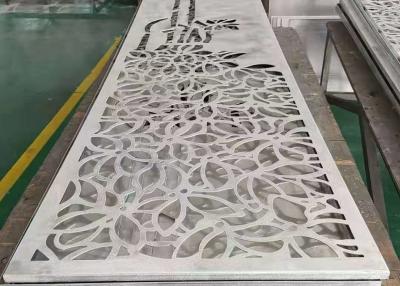 China Largura perfurada de alumínio decorativa irregular da espessura 2.0m da folha de metal 0.5mm à venda