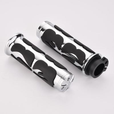 Cina 443g Coperture universali per manicotti per motociclette personalizzate con design di fiamma in lega di zinco in vendita