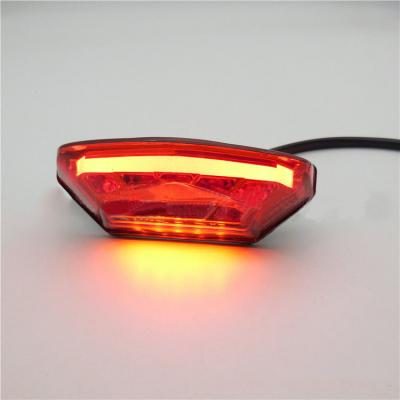 Cina Lumiera di coda per motocicli elettrici a LED a freno modificata a 12 V 90 g/pcs e LED integrata in vendita