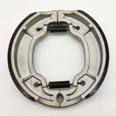 Cina Scarpe di freno per motociclisti di colore nero per Yamaha YFM80 YBR125 RXZ135 XV250 Sostituire/riparazione in vendita