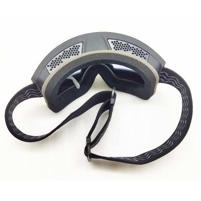 China Custom Winter Sports Adults Ski Goggles with Anti-Fog Magnetic Lens and Customized Color for sale