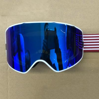 China Customized White Frame Ski Goggle with Foam Face Padding and Polycarbonate Lens for sale