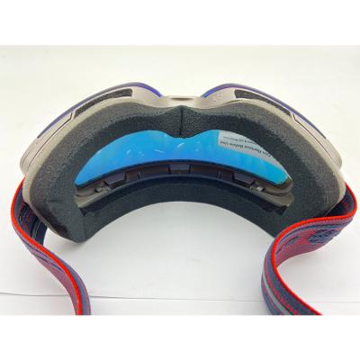 中国 マグネティックレンズと1/2/3層の顔泡付きのカスタマイズされたデザインのスキーゴーグル 販売のため
