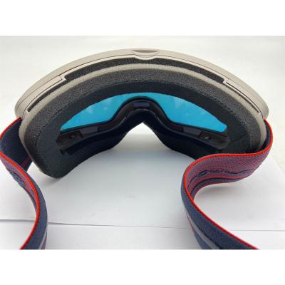 中国 マグネティックレンズと1/2/3層の顔泡付きのカスタマイズされたデザインのスキーゴーグル 販売のため