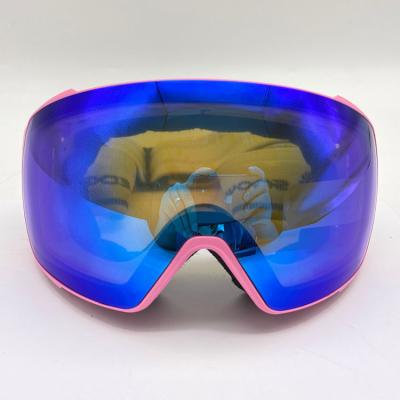 China Pink Polycarbonate Magnetic Ski Goggles with Magnetic Scratch-Resistant Lens for sale