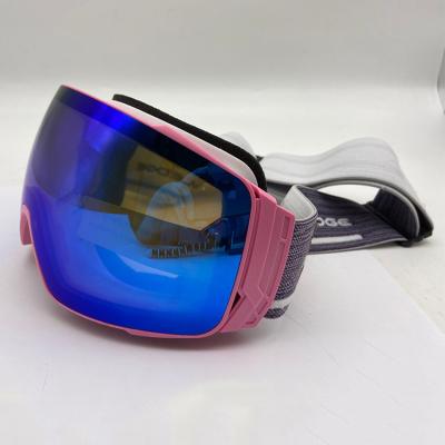 China Pink Polycarbonate Magnetic Ski Goggles with Magnetic Scratch-Resistant Lens for sale