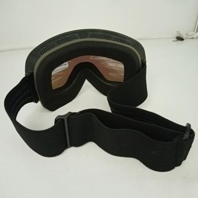 China Customizable Colors Ski Goggles with Anti-fog Magnetic Lens and Windproof Design for sale
