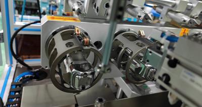 Cina Macchina avanzata di avvolgimento della bobina del rotore statore con altezza centrale di 2 mm con tecnologia brevettata in vendita