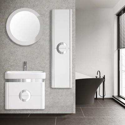 Cina Governo facile dello specchio del bagno dell'installazione con progettazione squisita delle luci in vendita