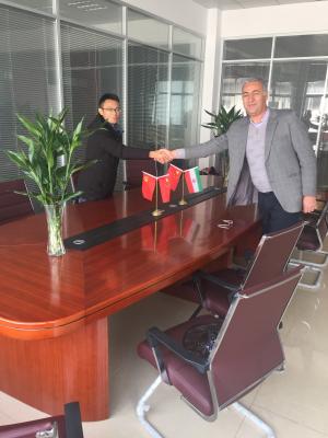 China Máquina de tricô de camisola plana de carro único totalmente automática, de sistema único, com jacquard à venda