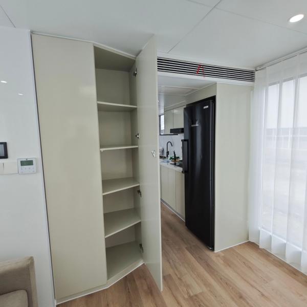 Quality Customized Aluminum Floating Boat Hotel Pontoon Style Houseboat High Capacity for sale