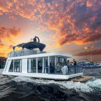 Quality Aluminum Hull Double Deck Houseboat Boat House Floating for waterfront adventure for sale