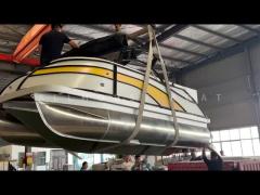17ft Familie Pontoonboot voor recreatieve cruises.