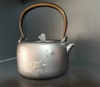 China Titanium Camping Kettle 500-1500ml Lightweight Durable Outdoor Cooking Pot for sale