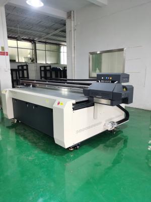 China Impresora UV profesional de gran formato con cabeza de impresión piezoeléctrica Dx7 y tipo de tinta a base de pigmento en venta