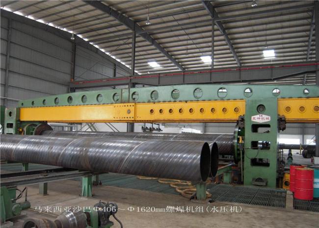 API 5L Hydrostatic Pipe Testing Machine in operation