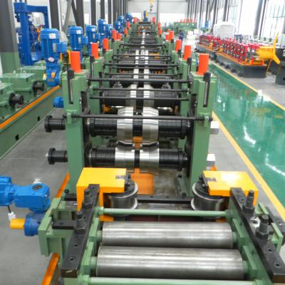 Fabbricazione di macchine per la lavorazione dei tubi quadrati