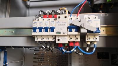 China Hoogfrequente 48V 120A gelijkstroomstroomkasten Te koop