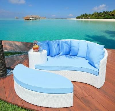 China PE Rattan Sun bed patio Backyard beach Chaise Lounge chairs Leisure Aluminium Outdoor Garden wicker Sofa for sale