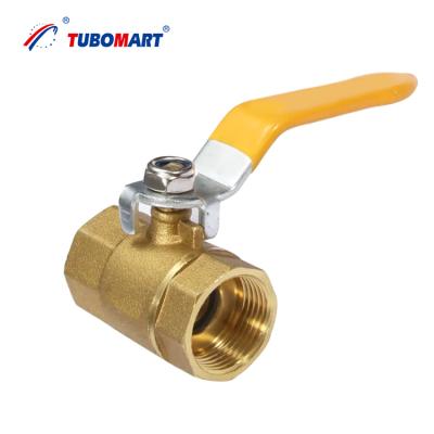 Китай Tubomart Factory Газовый клапан Желтый рукав Шаровый клапан Медный Мужской Медный шаровый клапан для газовой воды продается