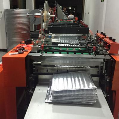China Patrón geométrico Tamaños personalizados Envasador aislado de cajas de envío para el transporte de productos perecederos en venta